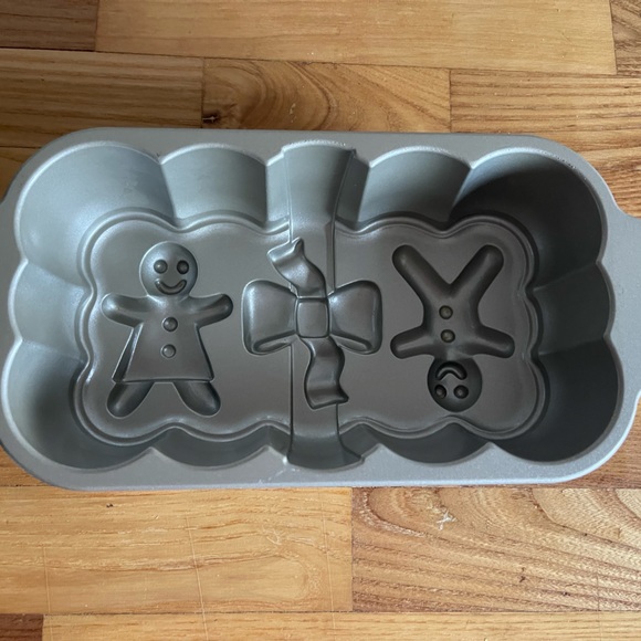 Nordic Ware | Kitchen | Nordic Ware Gingerbread Loaf Pan Pound Cake ...